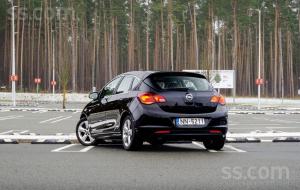 Melns Opel Astra 2010 Rīga, ar dzinēja tilpumu 1.70 L un nobraukumu 332 tūkst. km par 2390 €, foto 7 vietnē AUTOMOTO.COM.LV