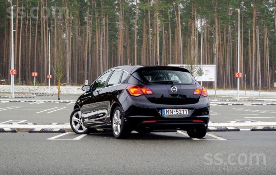 Melns Opel Astra 2010 Rīga, ar dzinēja tilpumu 1.70 L un nobraukumu 332 tūkst. km par 2390 €, foto 7 vietnē AUTOMOTO.COM.LV