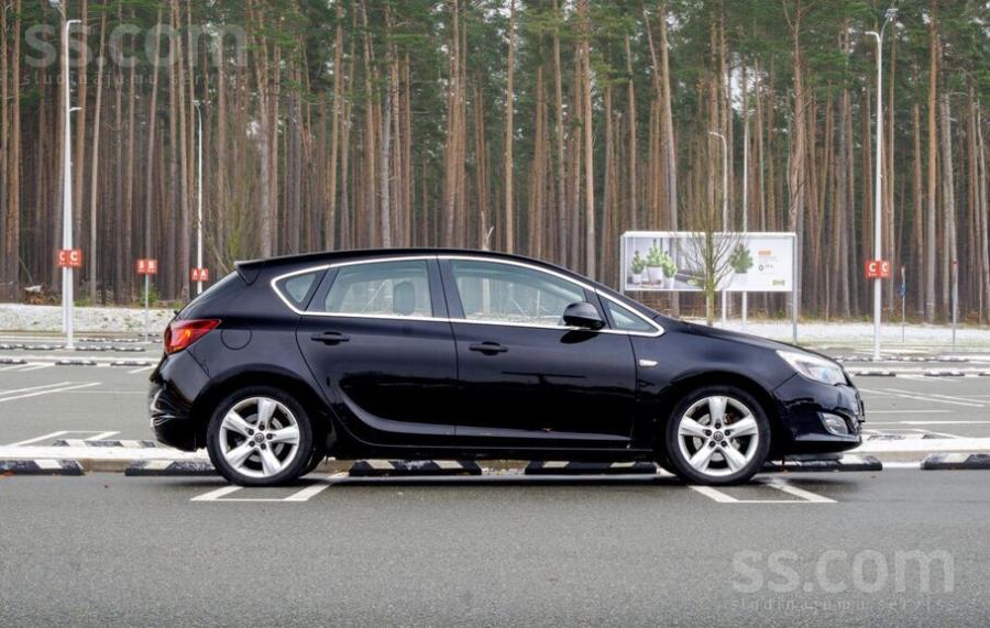 Melns Opel Astra 2010 Rīga, ar dzinēja tilpumu 1.70 L un nobraukumu 332 tūkst. km par 2390 €, foto 8 vietnē AUTOMOTO.COM.LV
