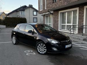 Black Opel Astra 2010 in Alytus, with an engine capacity of 1.69 L and mileage of 280 thousand km for 3300 €, photo 2 on AUTOMOTO.COM.LV