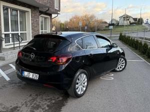 Black Opel Astra 2010 in Alytus, with an engine capacity of 1.69 L and mileage of 280 thousand km for 3300 €, photo 4 on AUTOMOTO.COM.LV