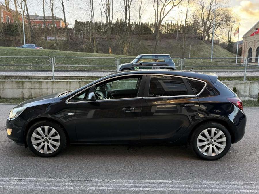 Black Opel Astra 2010 in Alytus, with an engine capacity of 1.69 L and mileage of 280 thousand km for 3300 €, photo 7 on AUTOMOTO.COM.LV