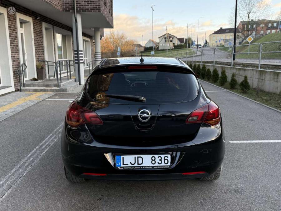 Black Opel Astra 2010 in Alytus, with an engine capacity of 1.69 L and mileage of 280 thousand km for 3300 €, photo 9 on AUTOMOTO.COM.LV