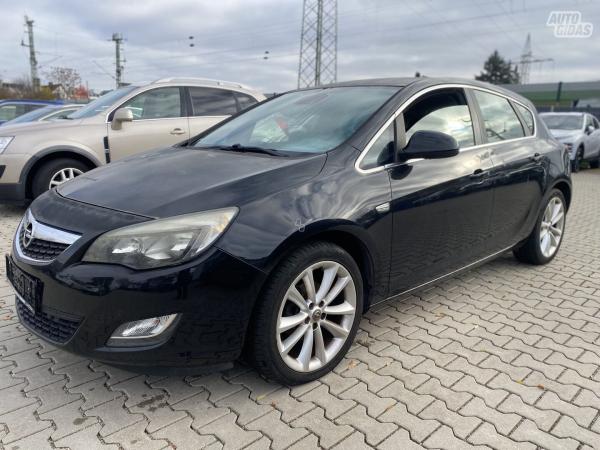 Black Opel Astra 2010 in Kaunas, with an engine capacity of 1.40 L and mileage of 190 thousand km for 2999 €, photo 1 on AUTOMOTO.COM.LV