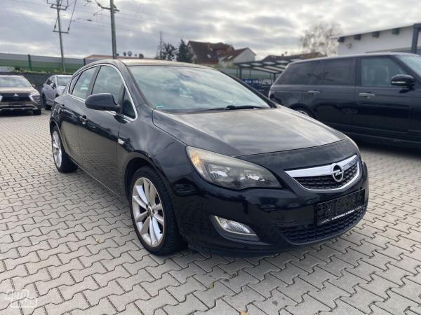 Black Opel Astra 2010 in Kaunas, with an engine capacity of 1.40 L and mileage of 190 thousand km for 2999 €, photo 3 on AUTOMOTO.COM.LV