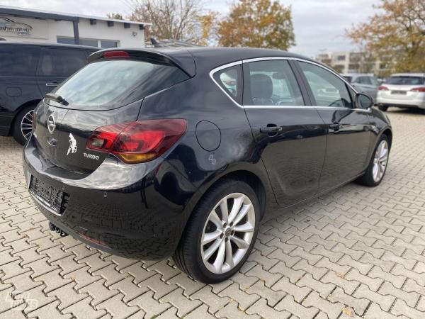 Black Opel Astra 2010 in Kaunas, with an engine capacity of 1.40 L and mileage of 190 thousand km for 2999 €, photo 4 on AUTOMOTO.COM.LV