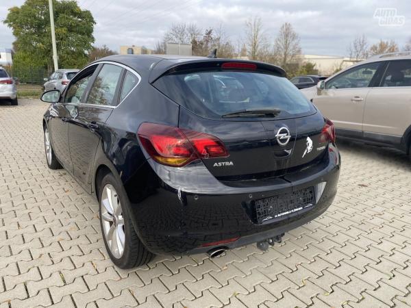 Black Opel Astra 2010 in Kaunas, with an engine capacity of 1.40 L and mileage of 190 thousand km for 2999 €, photo 5 on AUTOMOTO.COM.LV