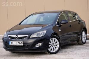 Black Opel Astra 2010 in Tukums, with an engine capacity of 2.00 L and mileage of 202 thousand km for 3850 €, photo 2 on AUTOMOTO.COM.LV