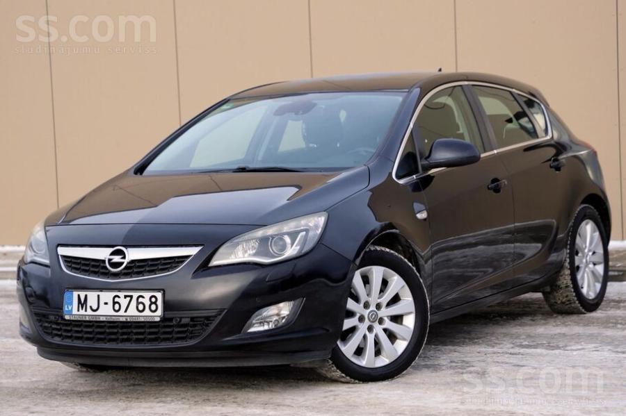 Black Opel Astra 2010 in Tukums, with an engine capacity of 2.00 L and mileage of 202 thousand km for 3850 €, photo 2 on AUTOMOTO.COM.LV
