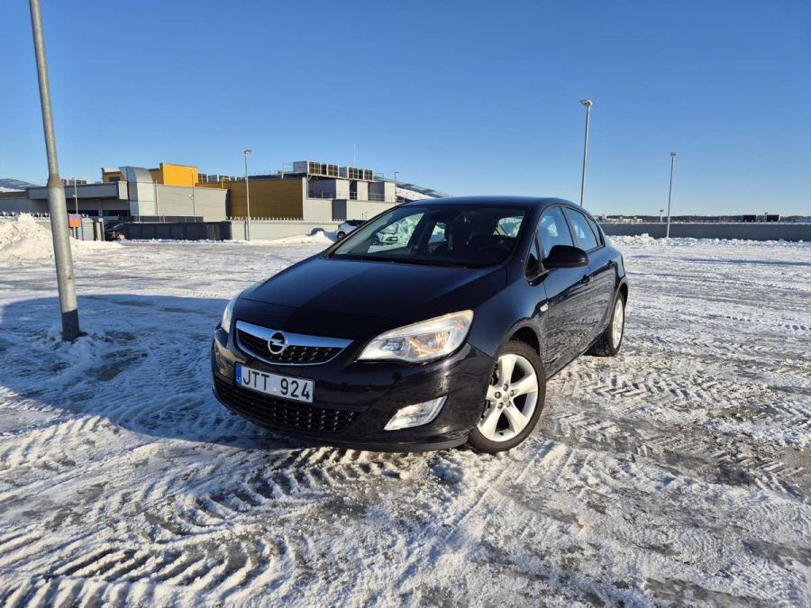 Melns Opel Astra 2010 Viļņa, ar dzinēja tilpumu 1.25 L un nobraukumu 219 tūkst. km par 3100 €, foto 1 vietnē AUTOMOTO.COM.LV
