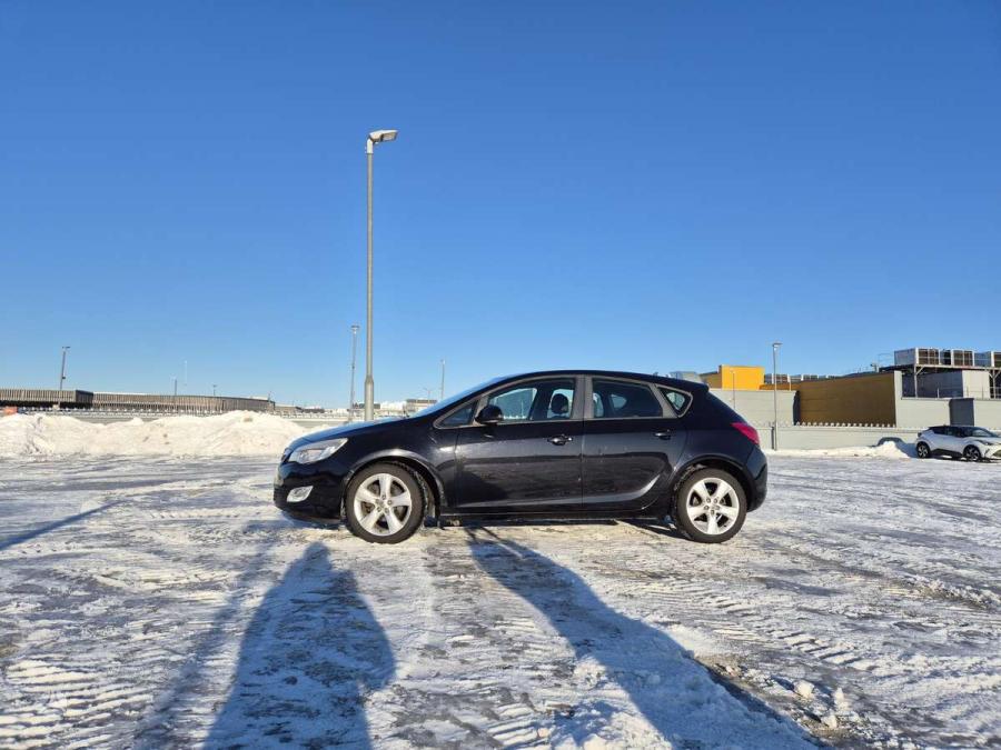 Melns Opel Astra 2010 Viļņa, ar dzinēja tilpumu 1.25 L un nobraukumu 219 tūkst. km par 3100 €, foto 4 vietnē AUTOMOTO.COM.LV