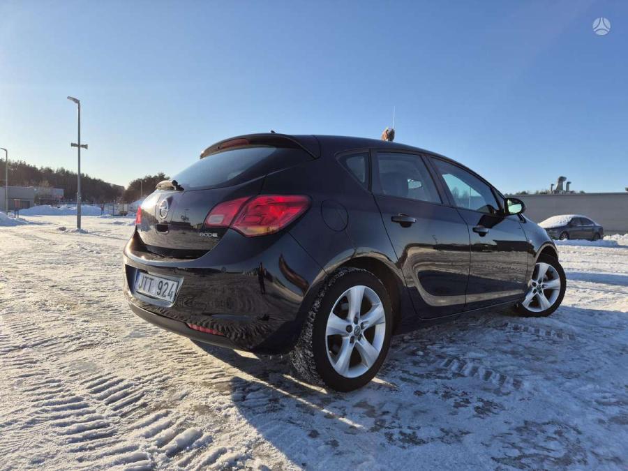 Melns Opel Astra 2010 Viļņa, ar dzinēja tilpumu 1.25 L un nobraukumu 219 tūkst. km par 3100 €, foto 8 vietnē AUTOMOTO.COM.LV