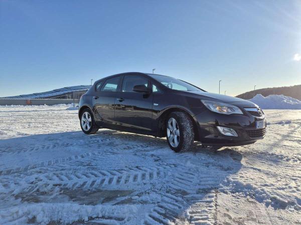 Black Opel Astra 2010 in Vilnius, with an engine capacity of 1.25 L and mileage of 219 thousand km for 3100 €, photo 10 on AUTOMOTO.COM.LV