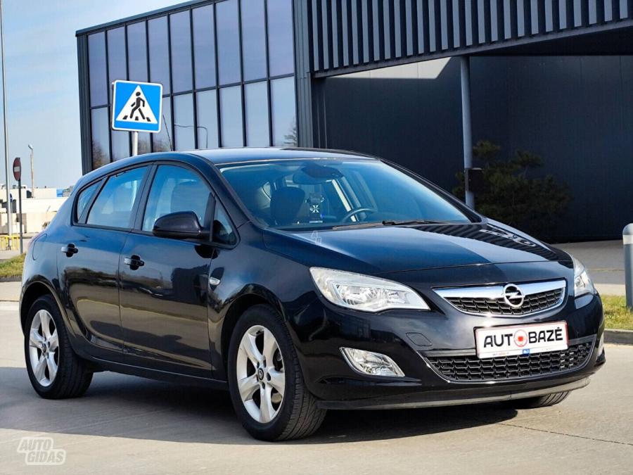 Melns Opel Astra 2010 Šauļi, ar dzinēja tilpumu 1.70 L un nobraukumu 280 tūkst. km par 3650 €, foto 1 vietnē AUTOMOTO.COM.LV