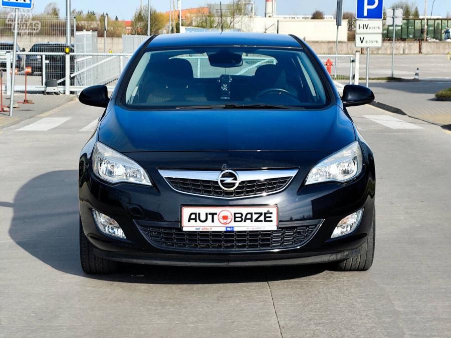 Melns Opel Astra 2010 Šauļi, ar dzinēja tilpumu 1.70 L un nobraukumu 280 tūkst. km par 3650 €, foto 4 vietnē AUTOMOTO.COM.LV