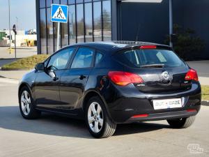 Melns Opel Astra 2010 Šauļi, ar dzinēja tilpumu 1.70 L un nobraukumu 280 tūkst. km par 3650 €, foto 6 vietnē AUTOMOTO.COM.LV