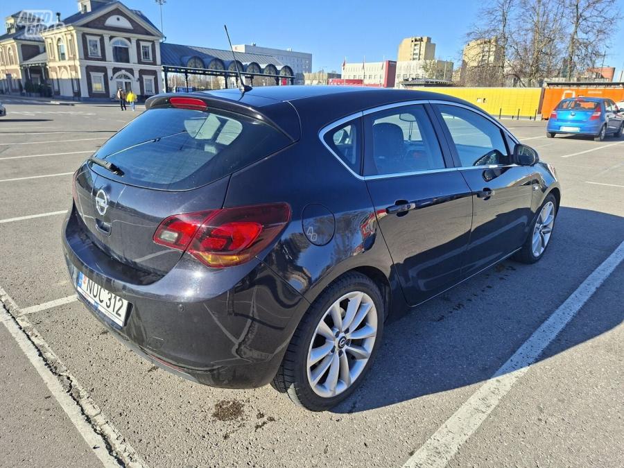 Black Opel Astra 2010 in Kaunas, with an engine capacity of 2.00 L and mileage of 192 thousand km for 3300 €, photo 5 on AUTOMOTO.COM.LV