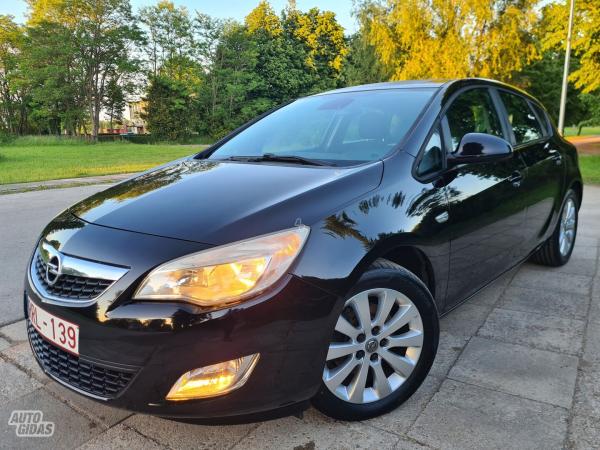 Black Opel Astra 2010 in Klaipeda, with an engine capacity of 1.70 L and mileage of 250 thousand km for 2999 €, photo 2 on AUTOMOTO.COM.LV