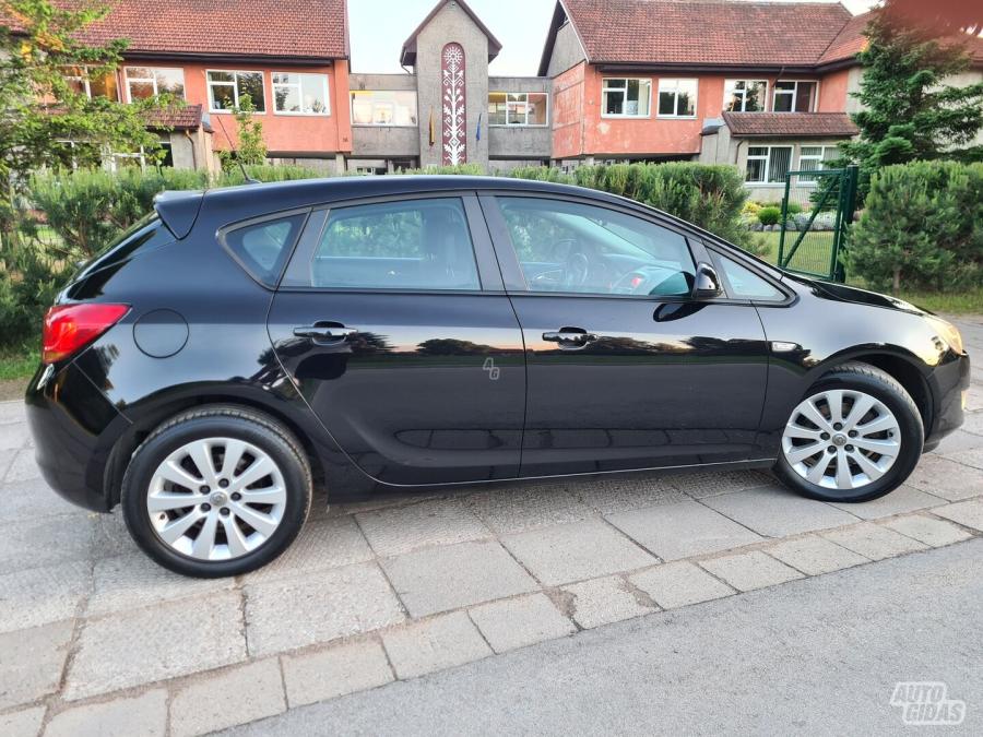 Melns Opel Astra 2010 Šilutė, ar dzinēja tilpumu 1.70 L un nobraukumu 250 tūkst. km par 2999 €, foto 4 vietnē AUTOMOTO.COM.LV