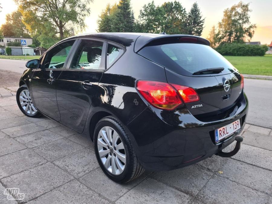 Melns Opel Astra 2010 Šilutė, ar dzinēja tilpumu 1.70 L un nobraukumu 250 tūkst. km par 2999 €, foto 9 vietnē AUTOMOTO.COM.LV