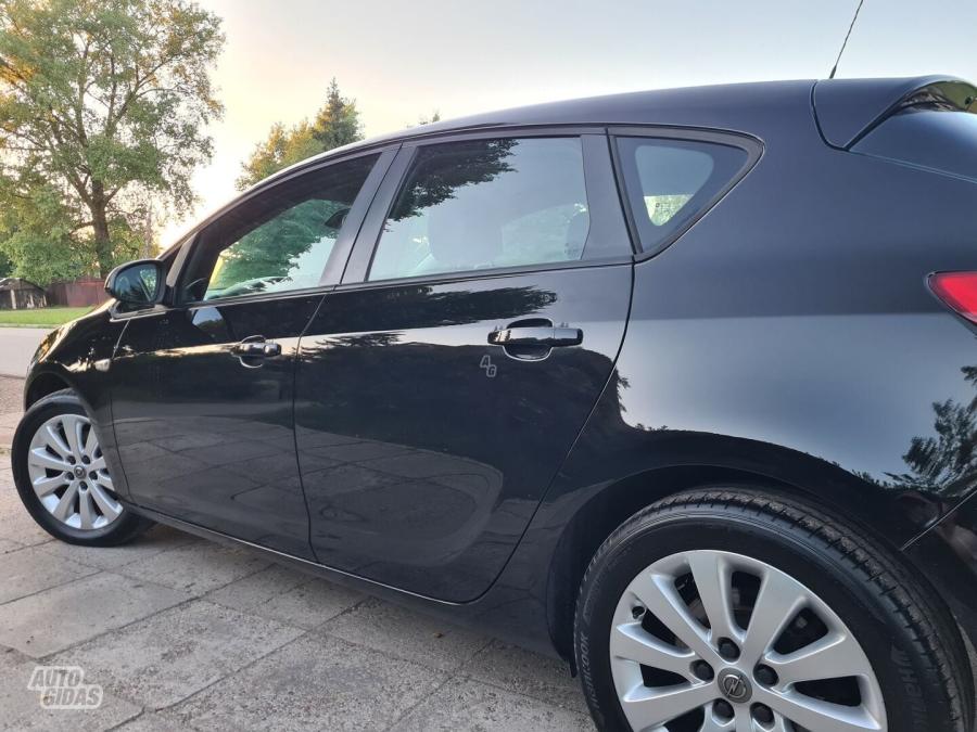 Melns Opel Astra 2010 Šilutė, ar dzinēja tilpumu 1.70 L un nobraukumu 250 tūkst. km par 2999 €, foto 29 vietnē AUTOMOTO.COM.LV