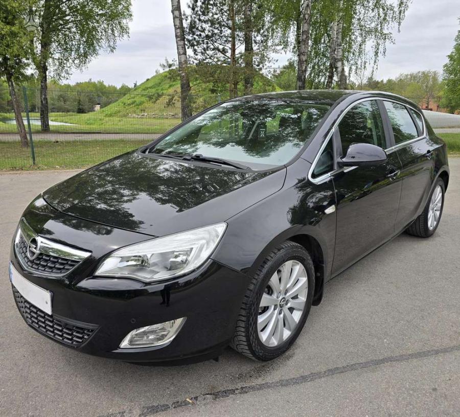 Melns Opel Astra 2010 Tauragė, ar dzinēja tilpumu 1.69 L un nobraukumu 293 tūkst. km par 3200 €, foto 1 vietnē AUTOMOTO.COM.LV