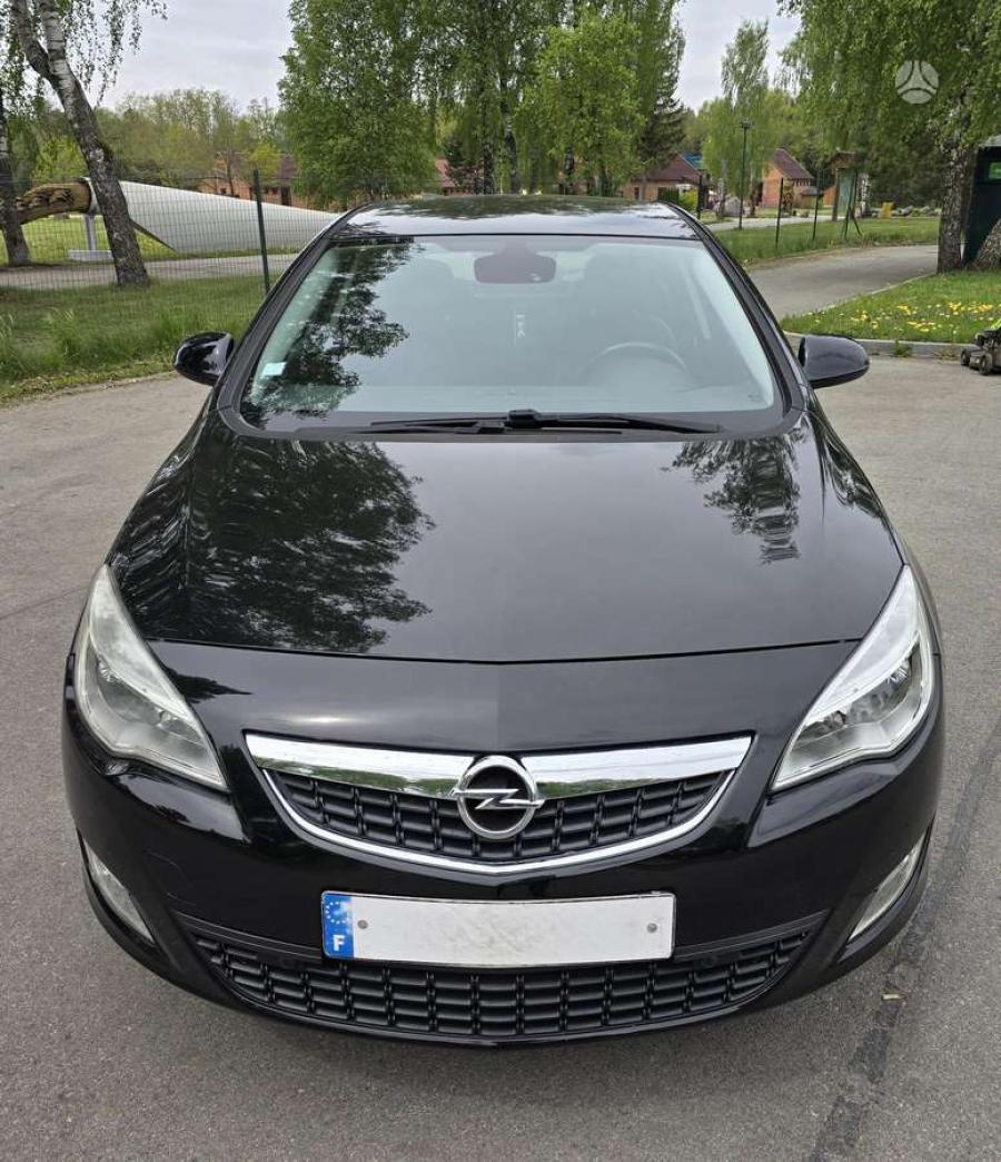 Melns Opel Astra 2010 Tauragė, ar dzinēja tilpumu 1.69 L un nobraukumu 293 tūkst. km par 3200 €, foto 3 vietnē AUTOMOTO.COM.LV