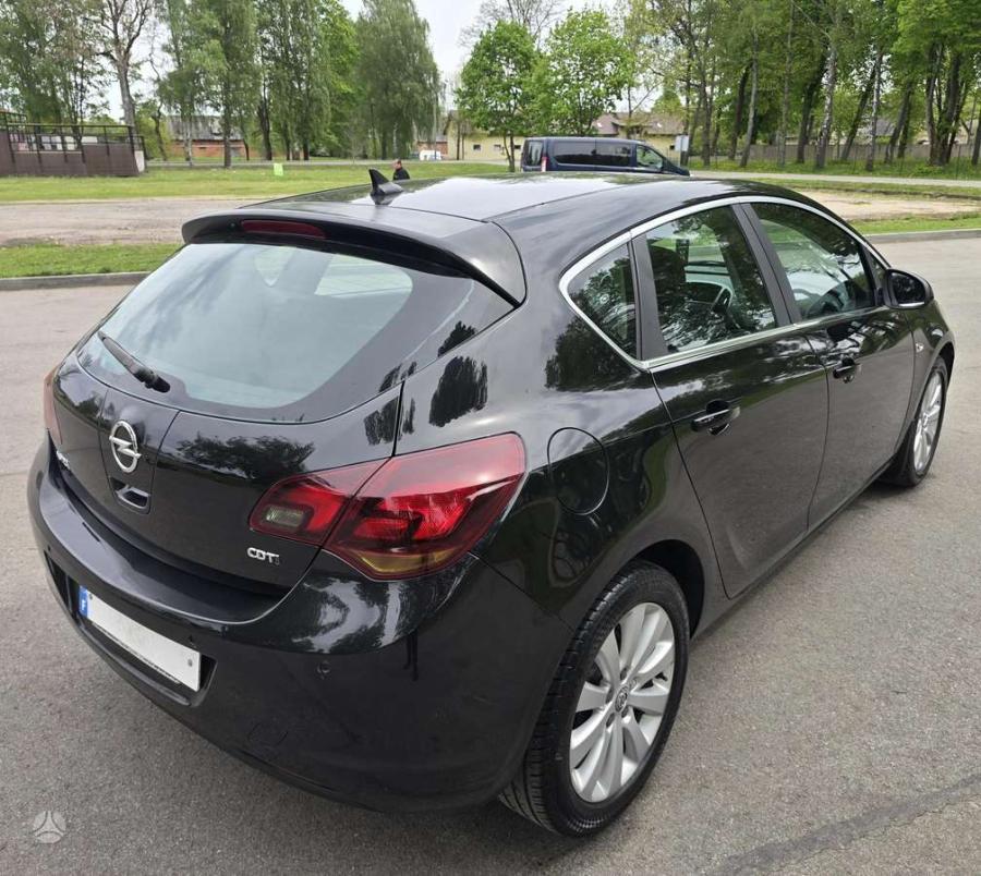 Melns Opel Astra 2010 Tauragė, ar dzinēja tilpumu 1.69 L un nobraukumu 293 tūkst. km par 3200 €, foto 6 vietnē AUTOMOTO.COM.LV