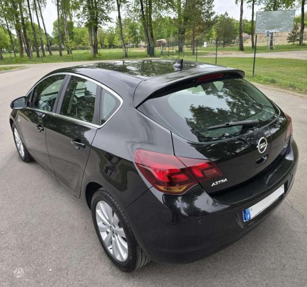 Melns Opel Astra 2010 Tauragė, ar dzinēja tilpumu 1.69 L un nobraukumu 293 tūkst. km par 3200 €, foto 7 vietnē AUTOMOTO.COM.LV