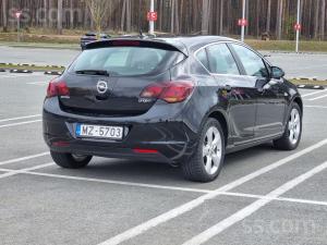 Melns Opel Astra 2010 Aizkraukle, ar dzinēja tilpumu 1.70 L un nobraukumu 250 tūkst. km par 2900 €, foto 3 vietnē AUTOMOTO.COM.LV