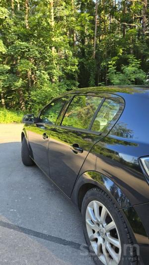 Black Opel Astra 2010 in Riga, with an engine capacity of 1.60 L and mileage of 213 thousand km for 2850 €, photo 5 on AUTOMOTO.COM.LV