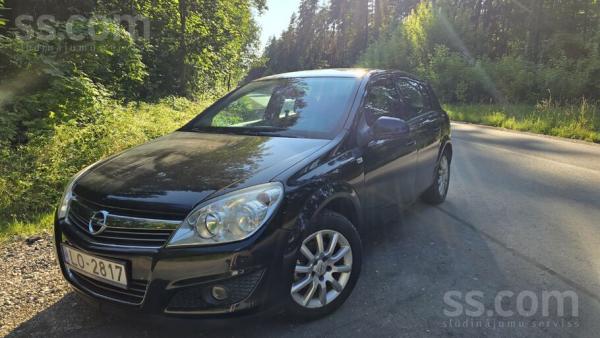 Black Opel Astra 2010 in Riga, with an engine capacity of 1.60 L and mileage of 213 thousand km for 2850 €, photo 5 on AUTOMOTO.COM.LV