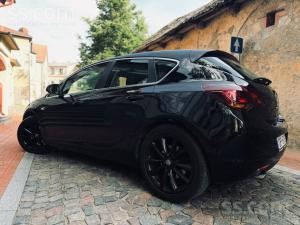 Black Opel Astra 2010 in Cesis, with an engine capacity of 2.00 L and mileage of 0 thousand km for 4750 €, photo 9 on AUTOMOTO.COM.LV
