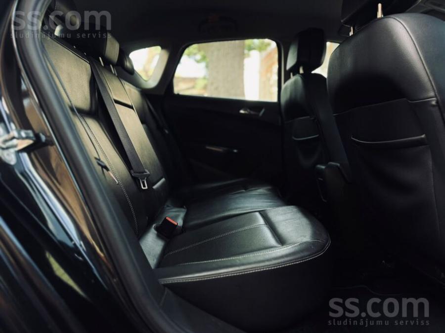 Black Opel Astra 2010 in Cesis, with an engine capacity of 2.00 L and mileage of 0 thousand km for 4750 €, photo 10 on AUTOMOTO.COM.LV