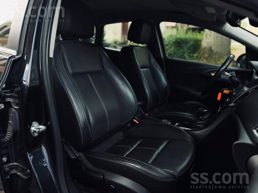 Black Opel Astra 2010 in Cesis, with an engine capacity of 2.00 L and mileage of 0 thousand km for 4750 €, photo 12 on AUTOMOTO.COM.LV