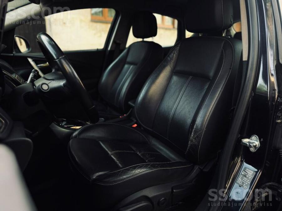 Black Opel Astra 2010 in Cesis, with an engine capacity of 2.00 L and mileage of 0 thousand km for 4750 €, photo 13 on AUTOMOTO.COM.LV