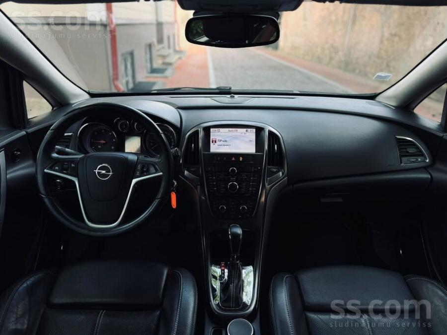 Black Opel Astra 2010 in Cesis, with an engine capacity of 2.00 L and mileage of 0 thousand km for 4750 €, photo 15 on AUTOMOTO.COM.LV