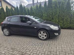 Black Opel Astra 2010 in Kaunas, with an engine capacity of 1.69 L and mileage of 214 thousand km for 1500 €, photo 5 on AUTOMOTO.COM.LV