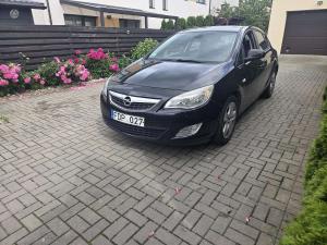 Black Opel Astra 2010 in Kaunas, with an engine capacity of 1.69 L and mileage of 214 thousand km for 1500 €, photo 7 on AUTOMOTO.COM.LV