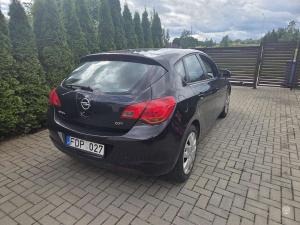 Black Opel Astra 2010 in Kaunas, with an engine capacity of 1.69 L and mileage of 214 thousand km for 1500 €, photo 9 on AUTOMOTO.COM.LV