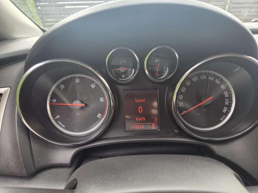 Black Opel Astra 2010 in Kaunas, with an engine capacity of 1.69 L and mileage of 214 thousand km for 1500 €, photo 10 on AUTOMOTO.COM.LV