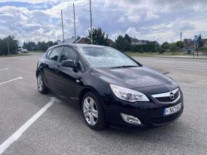 Black Opel Astra 2010 in Marijampole, with an engine capacity of 1.60 L and mileage of 152 thousand km for 3690 €, photo 4 on AUTOMOTO.COM.LV