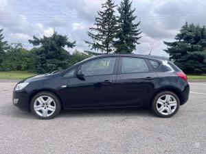 Black Opel Astra 2010 in Marijampole, with an engine capacity of 1.60 L and mileage of 152 thousand km for 3690 €, photo 7 on AUTOMOTO.COM.LV