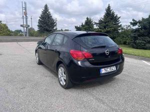 Black Opel Astra 2010 in Marijampole, with an engine capacity of 1.60 L and mileage of 152 thousand km for 3690 €, photo 9 on AUTOMOTO.COM.LV