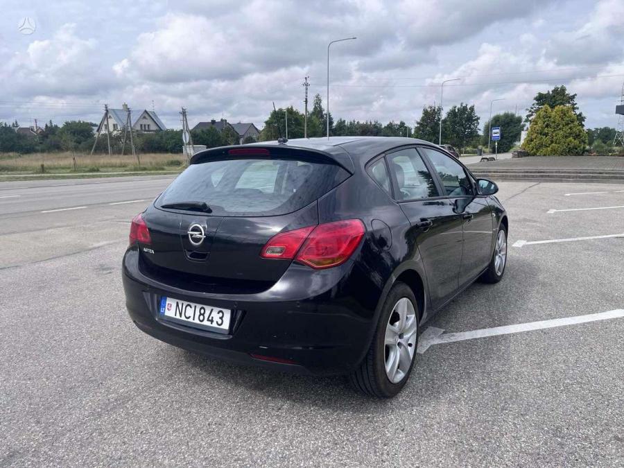 Black Opel Astra 2010 in Marijampole, with an engine capacity of 1.60 L and mileage of 152 thousand km for 3690 €, photo 10 on AUTOMOTO.COM.LV