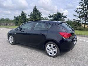 Black Opel Astra 2010 in Marijampole, with an engine capacity of 1.60 L and mileage of 152 thousand km for 3690 €, photo 12 on AUTOMOTO.COM.LV