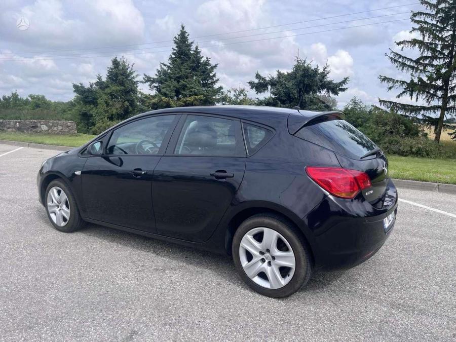 Black Opel Astra 2010 in Marijampole, with an engine capacity of 1.60 L and mileage of 152 thousand km for 3690 €, photo 12 on AUTOMOTO.COM.LV