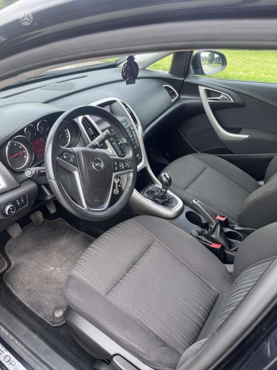 Black Opel Astra 2010 in Marijampole, with an engine capacity of 1.60 L and mileage of 152 thousand km for 3690 €, photo 14 on AUTOMOTO.COM.LV