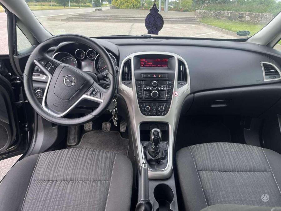 Black Opel Astra 2010 in Marijampole, with an engine capacity of 1.60 L and mileage of 152 thousand km for 3690 €, photo 15 on AUTOMOTO.COM.LV