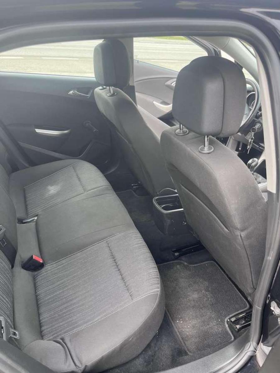 Black Opel Astra 2010 in Marijampole, with an engine capacity of 1.60 L and mileage of 152 thousand km for 3690 €, photo 16 on AUTOMOTO.COM.LV